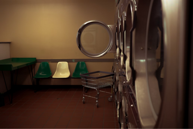 Comfortable & Durable Laundry Chair for Laundromats | Sudsy